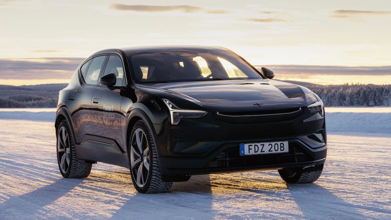 Media hyllar Polestar 3 efter provkörning på snö och is