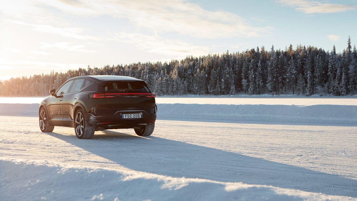 Media hyllar Polestar 3 efter provkörning på snö och is